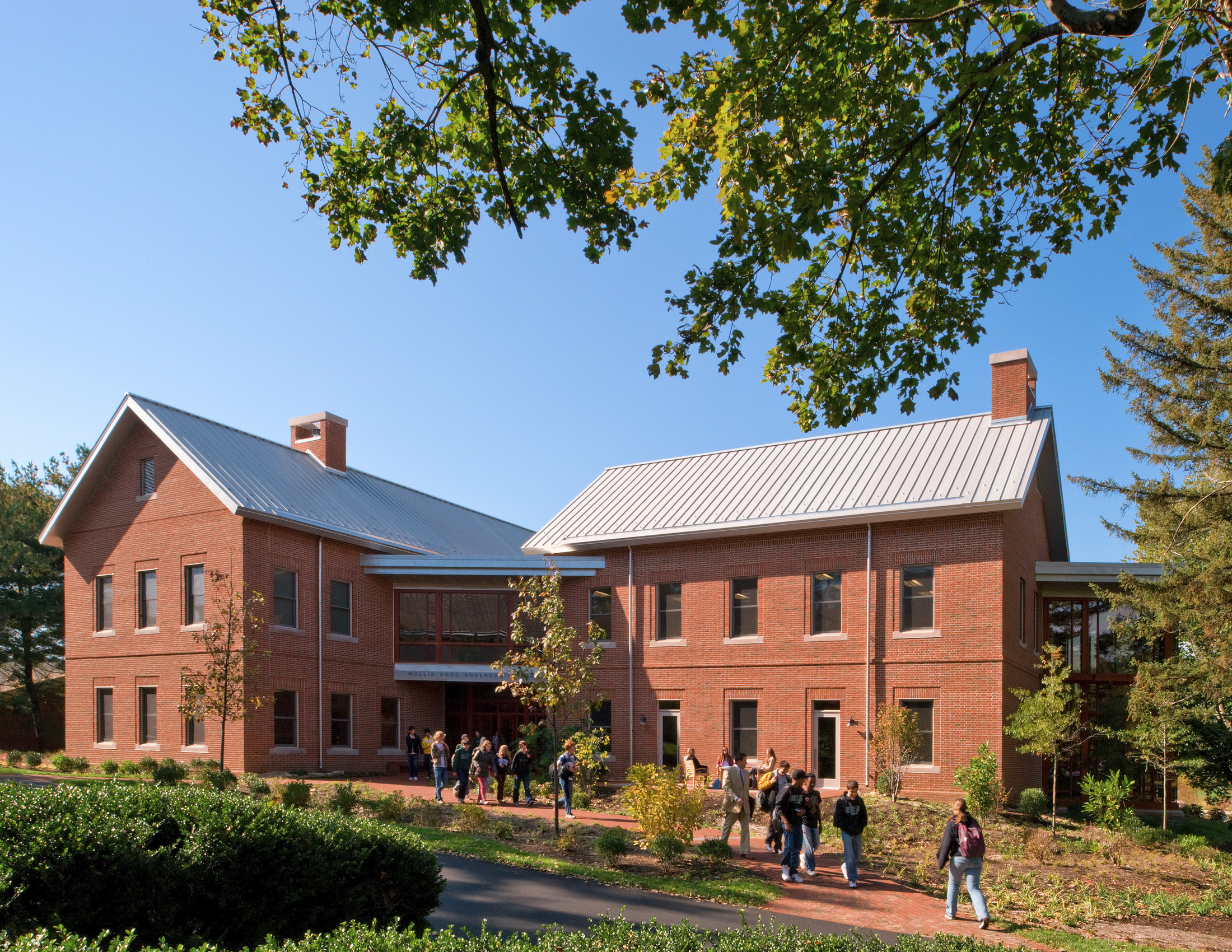 George School – Mollie Dodd Anderson Library+Learning Commons - DLR Group